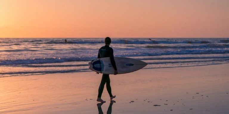 Windsurf: Entenda o que é, equipamentos, categorias e sua origem